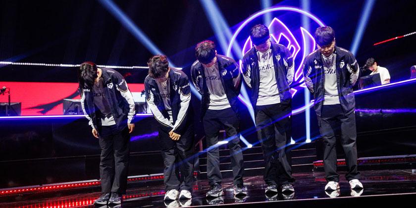 Karinkapetro hot such a lovely woman that makes you feel