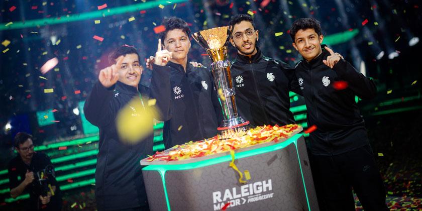 Team Falcons entre dans l’histoire en remportant le RLCS Raleigh Major 2025, la Karmine Corp ...